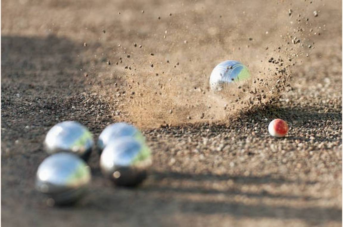 Concours de pétanque tête à tête ou doublette